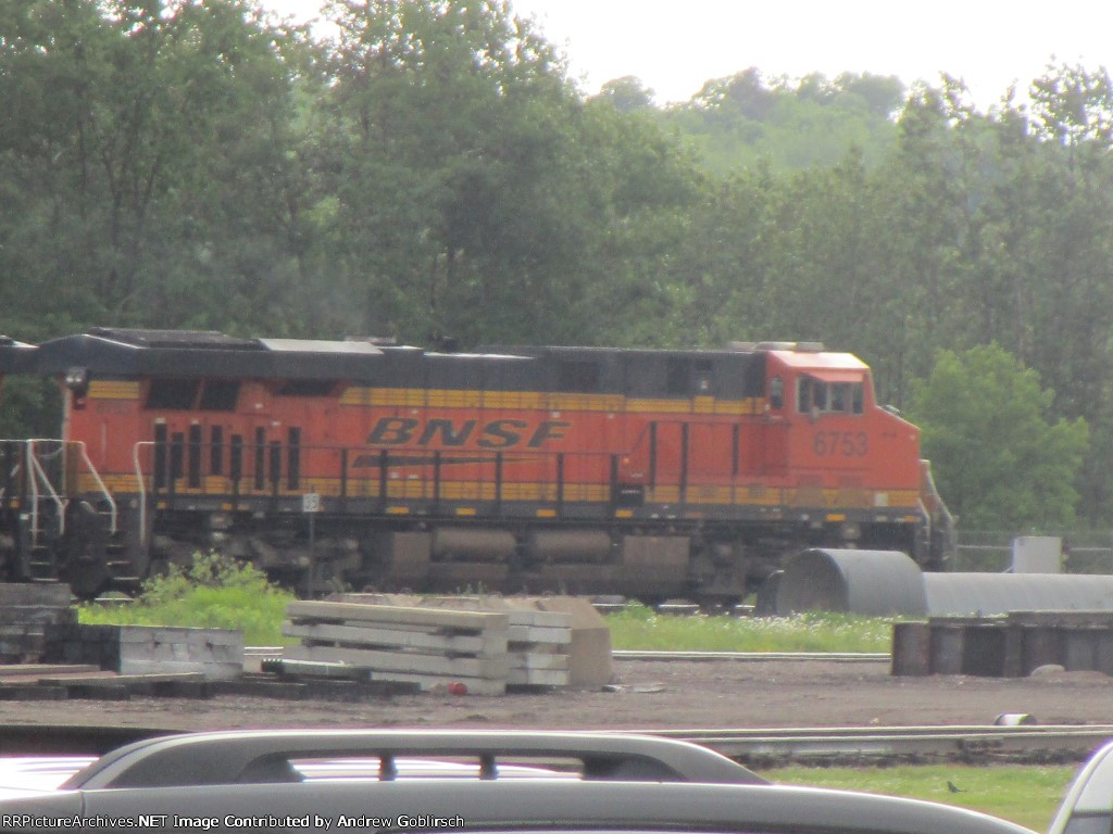 BNSF 6753